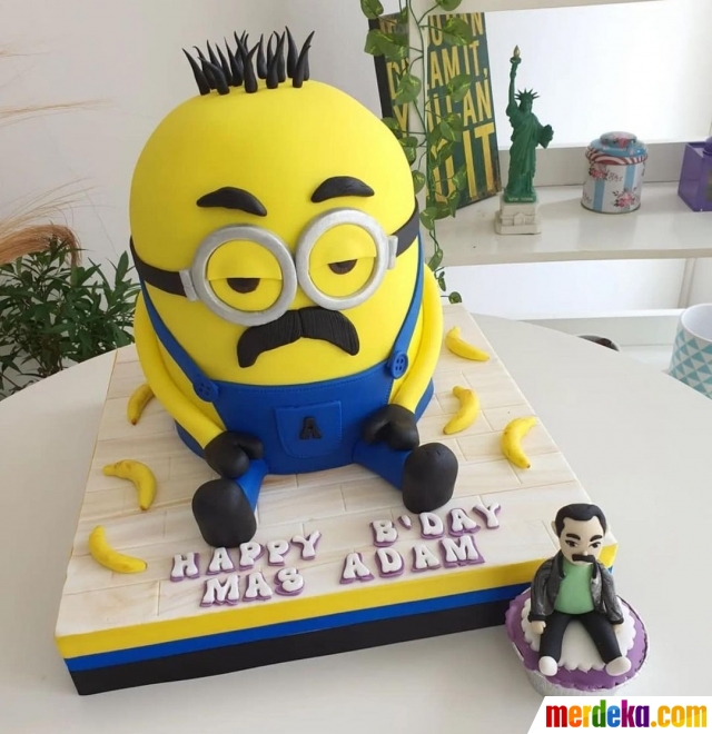 Foto : Bikin Ngakak! Potret Kue Ulang tahun Unik Adam Suseno, Inul ...