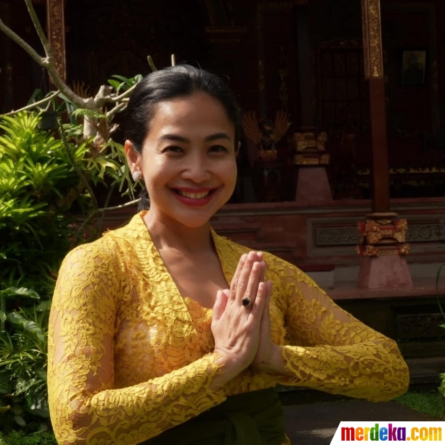 Foto : Tampil Beda, Ini Penampilan Feni Rose Kenakan Kebaya Bali Tuai ...