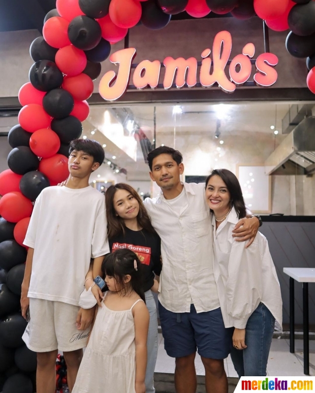 Foto : Momen Ibnu Jamil & Ririn Ekawati Serta Anak-anak Kumpul ...