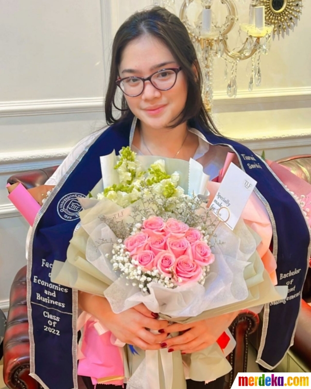 Foto : 5 Potret Tiara Anak Mulan Jameela Lulus Sarjana, Penampilannya ...