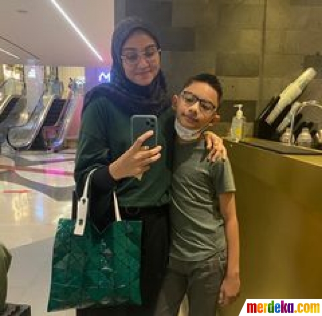 Foto : Ultah ke-10, Ini Potret Ganteng Khaleev Anak Zee Zee Shahab dan ...
