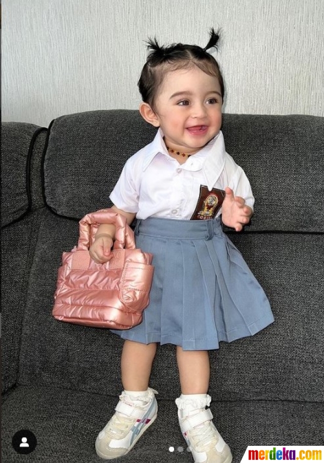 Foto : Terlalu Menggemaskan! Potret Cantik Baby Guzel Anak Ali Syakieb Pakai Seragam SMA ...