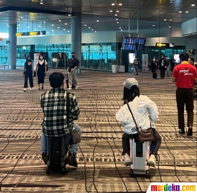 Foto : Fuji & Thariq Nonton Konser di Singapura, Romantis Bikin Penggemar Terthofu-thofu ...