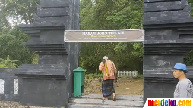 Foto : Potret Makam Ulama Besar Joko Tingkir yang Asri dan Banyak Pohon Besar | merdeka.com