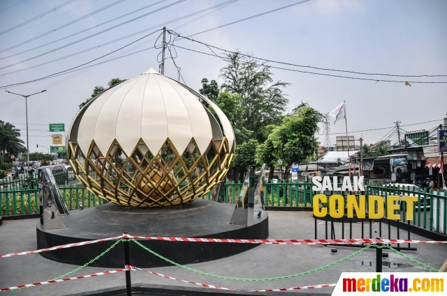 Foto : Melihat Tugu Salak Condet, Ikon Baru Ibu Kota | merdeka.com