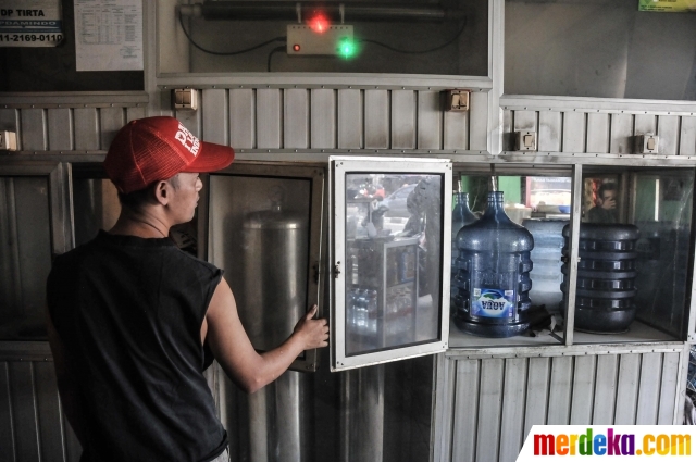 Foto : Depot Air Minum Isi Ulang di Jakarta Timur Minim Standar ...