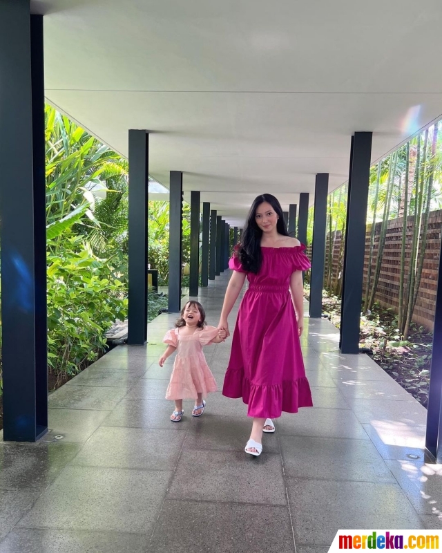 Foto : Potret Baby Chloe dan Asmirandah Kompak Pakai Dress ...