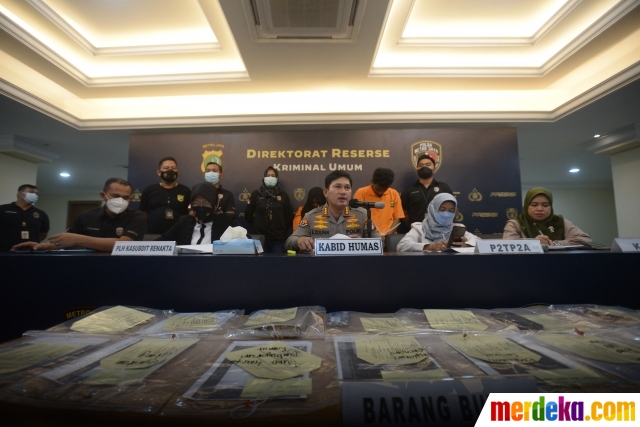 Foto : Wajah Pelaku Eksploitasi Seksual Terhadap Anak di Bawah Umur Saat Diamankan | merdeka.com