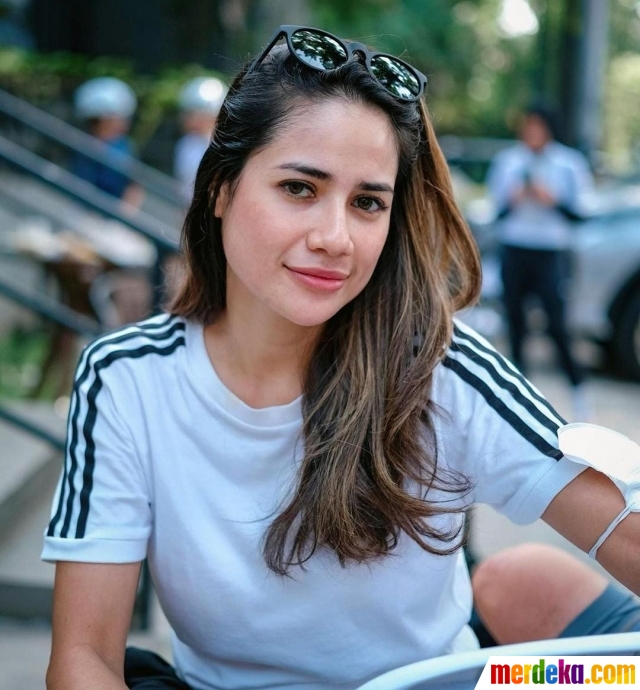 Foto : Cantik dan Memesona, Ini 5 Potret Lisa Kakak Refal Hady yang Jarang Tersorot | merdeka.com