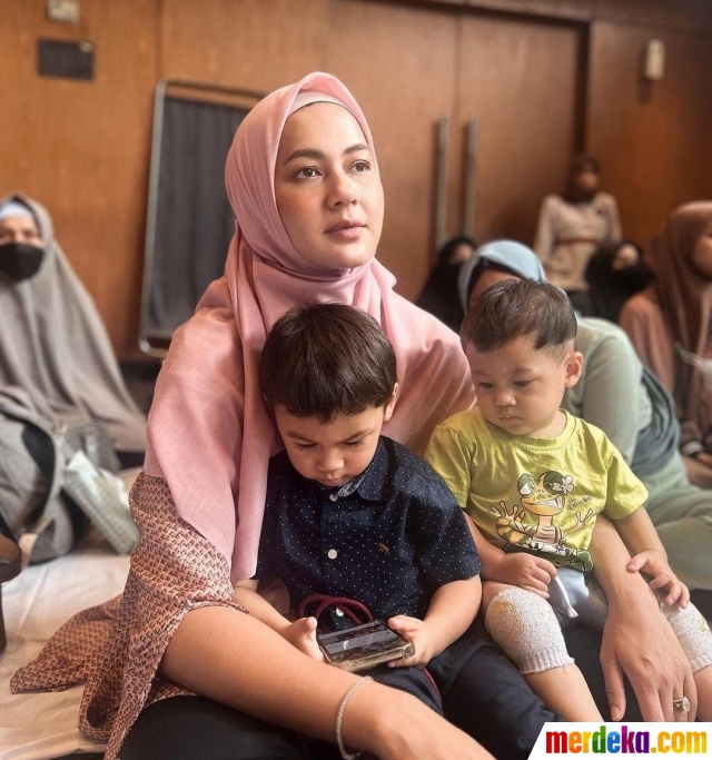 Foto : Pesona Paula Verhoeven Saat Berhijab, Cantik dan Adem Dipandang | merdeka.com