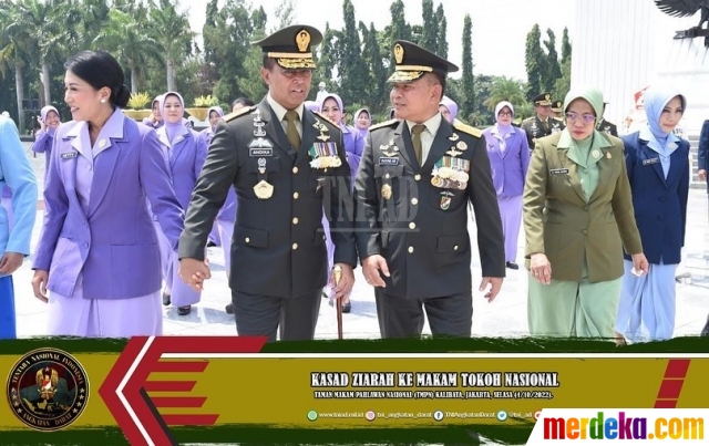 Foto : Panglima TNI dan Kasad Jalan Bareng, Genggaman Tangan Andika ke Istri Bikin Baper ...