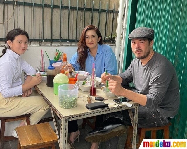 Foto : Sudah Lama Bercerai, Ini Potret Harmonis Nafa Urbach dan Zack Lee yang Tuai Pujian ...