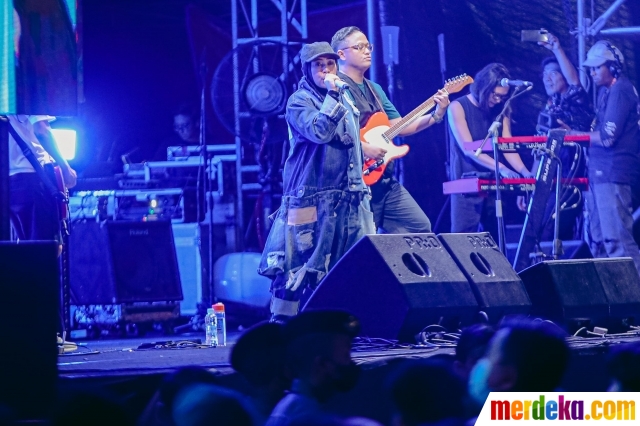 Foto : Penampilan Potret, Burgerkill dan Payung Teduh di Synchronize ...