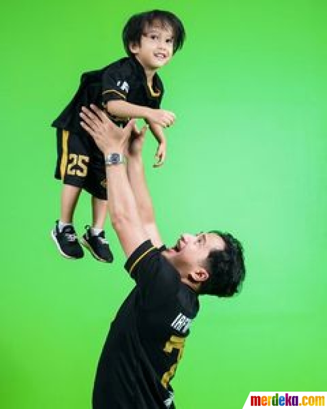 Foto : Jarang Tersorot, Ini Potret Ganteng Dzaky Anak Irfan Hakim Kompak Bareng Sang Ayah ...