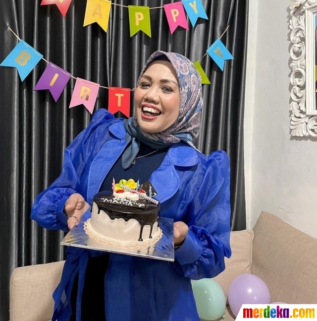 Foto : Potret Elly Sugigi Rayakan Ultah Secara Sederhana, Penampilan ...