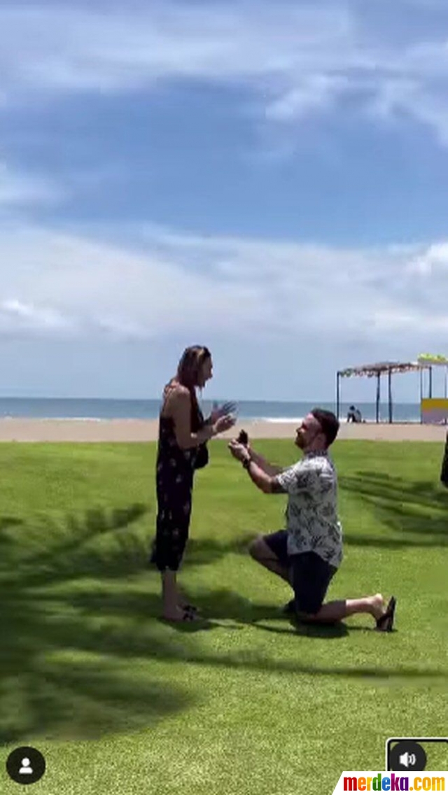 Foto : Resmi Dilamar, Intip Momen Manis Dewi Rezer dan Kekasih Bulenya ...