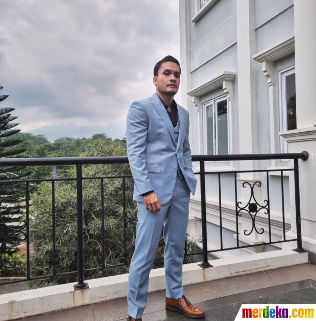 Foto : 5 Gaya Randy Pangalila di Takdir Cinta yang Kupilih, Kerap Pakai ...