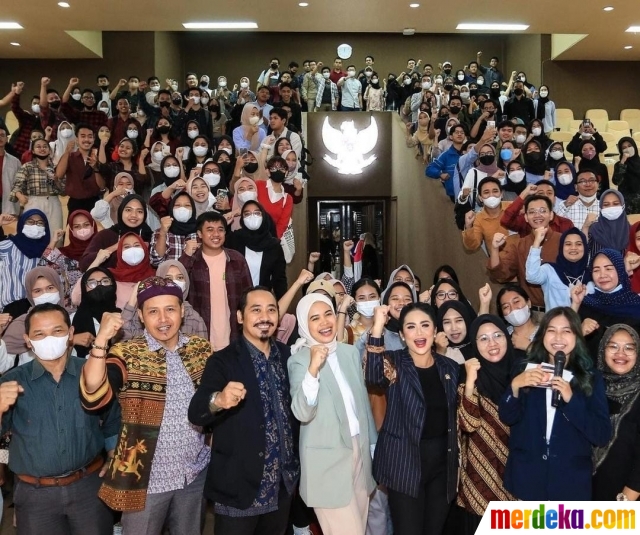 Foto : 6 Potret Krisdayanti Jadi Dosen Tamu di Universitas Brawijaya ...
