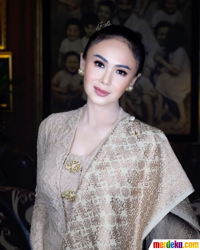 Foto Pesona Yuni Shara Tak Lekang Oleh Waktu Cantik And Elegan Saat Berkebaya