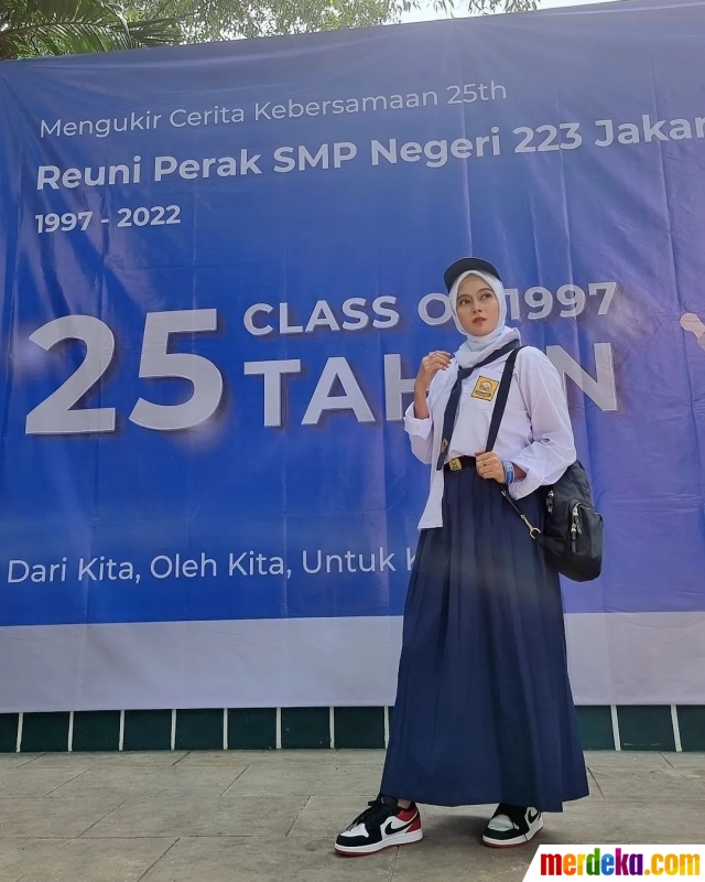 Foto : Potret Lisda Oxalis Rayakan Reuni Pakai Baju SMP, Dibanjiri ...