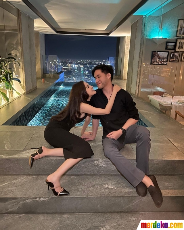 Foto : Potret Kevin Aprilio & Vicy Melanie di Anniversary Pernikahan ke ...