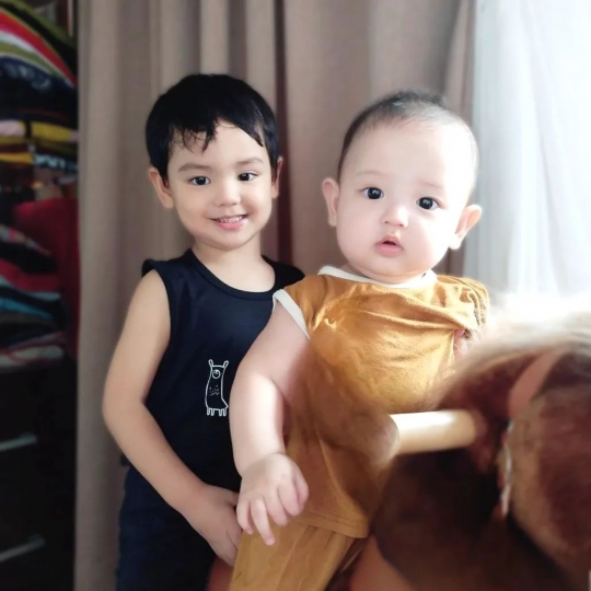 Momen Kebersamaan Shaquille & Baby Jourell Anak Cut Meyriska ...