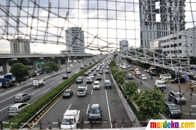Foto : Pemprov DKI Uji Coba Pengaturan Jam Kerja Pekan Depan | merdeka.com