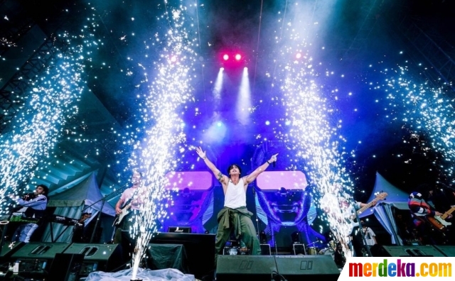 Foto : 5 Potret Kece Yusuf Ubay Vokalis Nidji, Gayanya Curi Perhatian | merdeka.com