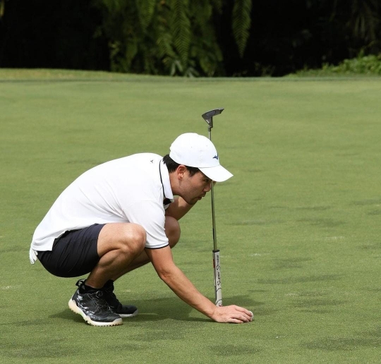 Potret Jesse Choi Suami Ganteng Maudy Ayunda Main Golf, Penampilannya ...