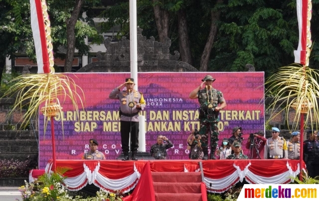 Foto : Gagah Banget, Duet Kapolri Sigit & Jenderal Andika Pegang ...