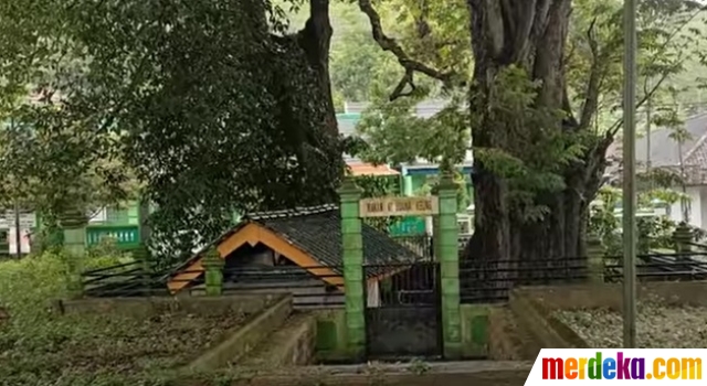 Foto : Makam Ki Ageng Buwana Keling, Mantu Raja Majapahit Jasad Dipisah ...