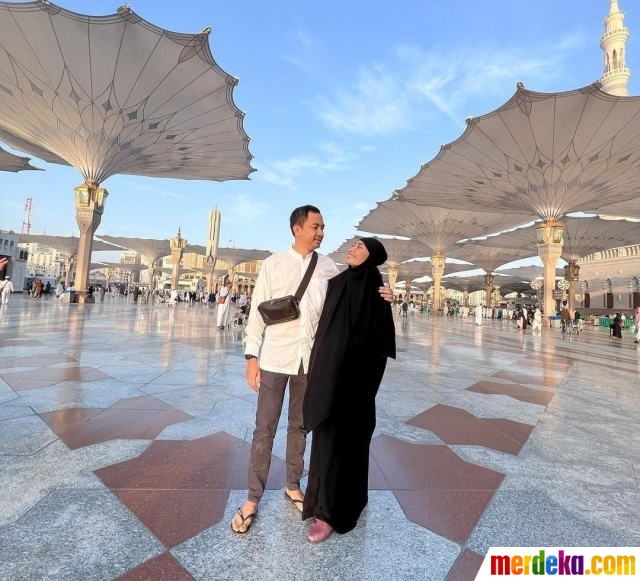 Foto : Ayu Dewi dan Suami Foto di Jabal Tsur & Jabal Rahmah, Luna Maya ...