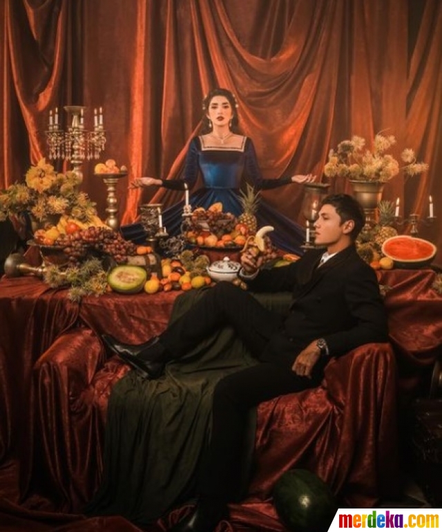 Foto : Jalani Pemotretan Bak Keluarga Bangsawan, Intip Potret Keluarga Andhika Pratama | merdeka.com