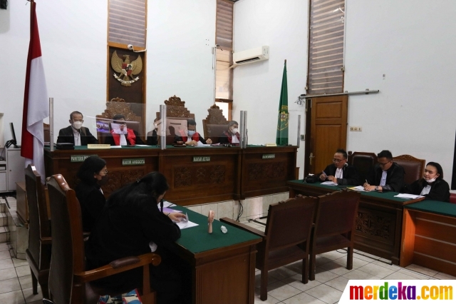 Foto : Sidang Penggelapan Dana ACT, Terdakwa Ahyudin Hadir Secara Virtual | merdeka.com