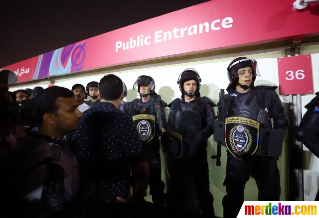 Foto : Potret Kekacauan Suporter Warnai Pembukaan Piala Dunia 2022 | merdeka.com