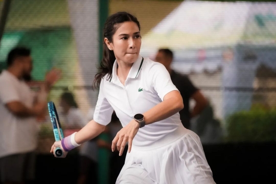 Pesona Dian Sastro Bermain Tenis Curi Perhatian, Dibilang 'Berkeringat ...