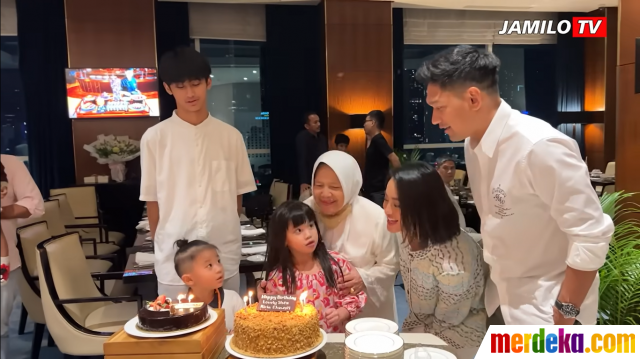 Foto : Senyumnya Manis Banget, Potret Dhofin Maula Putra Ibnu Jamil yang Beranjak Remaja ...