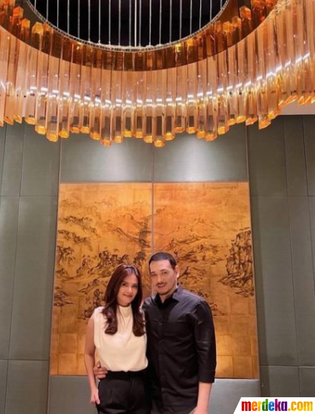 Foto : Rayakan 3 Tahun Pernikahan, Intip Potret Romantis Cut Tari dan Richard Kevin | merdeka.com