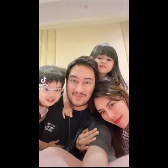 Jelang Usia 3 Tahun, Ini Potret Terbaru 'Si Kembar' Zayn & Zunaira ...