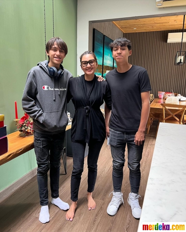 Foto : Potret Donna Agnesia Dikawal 'Bodyguard', Terkejut Lihat Lio dan Diego Makin Tinggi ...