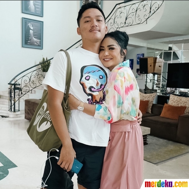 Foto : Potret Tampan dan Tinggi Azriel Hermansyah Putra Krisdayanti ...