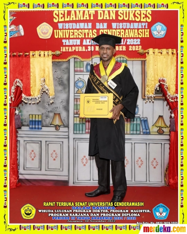 Foto : Luar Biasa, Striker Legendaris Timnas Boaz Solossa Raih Gelar S2 ...