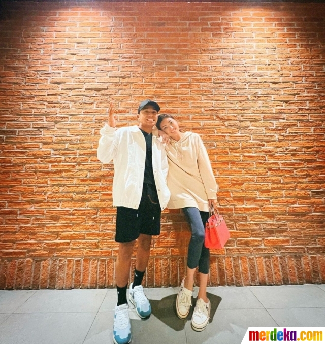 Foto : 5 Potret Terbaru Kebersamaan Betrand Peto dan Sarwendah, Akrab dan Manis | merdeka.com