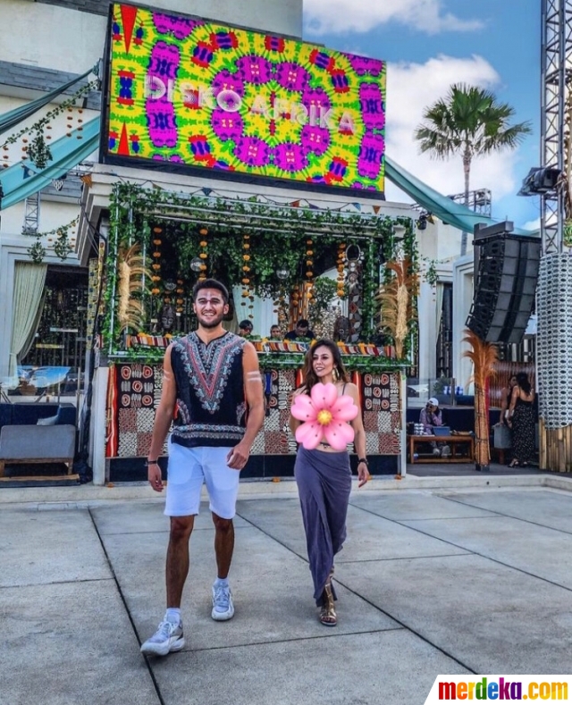 Foto : Potret Liburan Wulan Guritono di Bali, Mesra Bareng Pacar ...