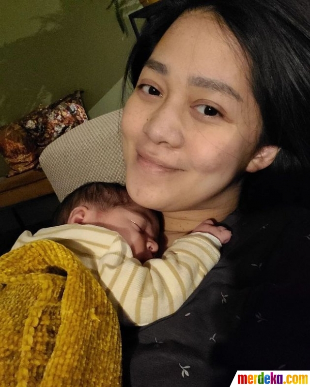 Foto : 5 Potret Gracia Indri Momong Anak Tanpa Bantuan Pengasuh | merdeka.com