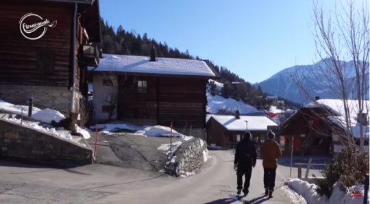 Intip Keindahan Desa Albinen di Swiss, Pemandangan Cantik Penduduknya ...