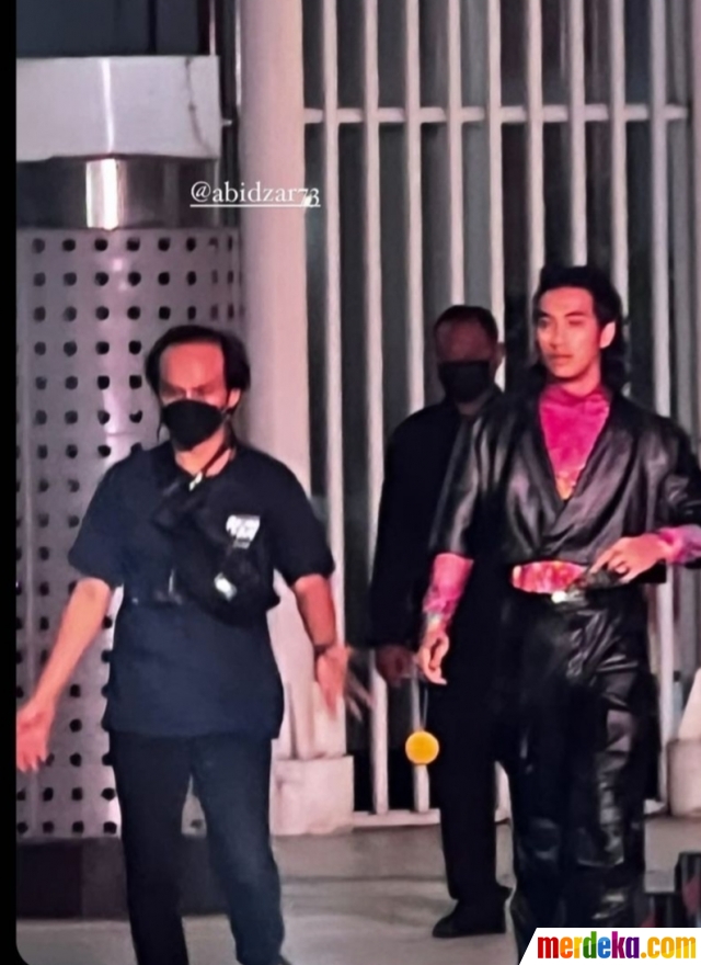 Foto : Jadi Sorotan, Ini 6 Momen Abidzar Bawa Anjing di Gala Premiere ...