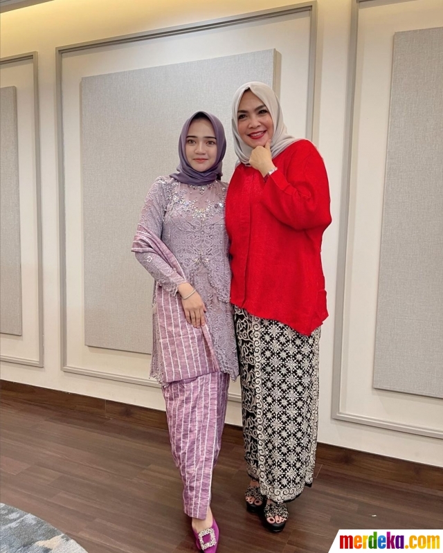 Foto : Deretan Foto Mama Rieta Kenakan Busana Kebaya, Penampilannya ...