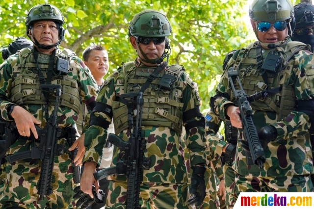 Foto : Sangar Berseragam Loreng, Kapolri Sigit Jadi Warga Kehormatan ...