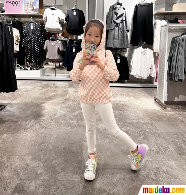 Foto : 5 Potret Cantik Thalia Anak Ruben Onsu, Sudah Jago Berpose di Depan Kamera | merdeka.com